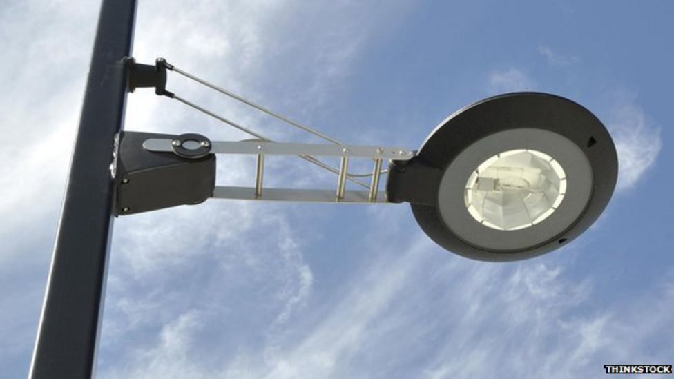 Tomorrow's cities - the lamp-posts watching every move - BBC News