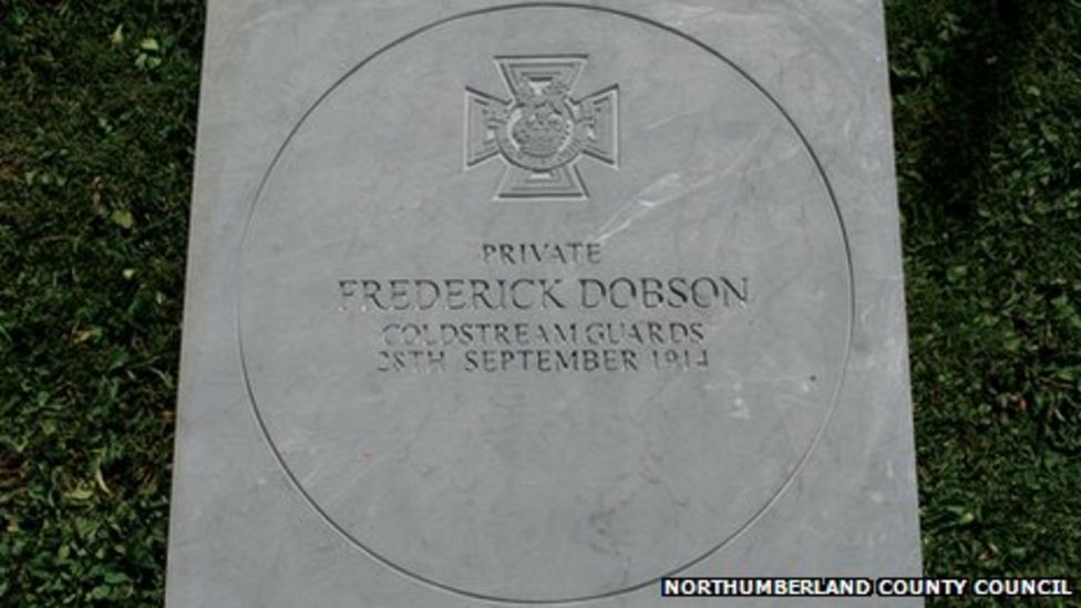 Memorial unveiled to WW1 VC hero Frederick Dobson - BBC News