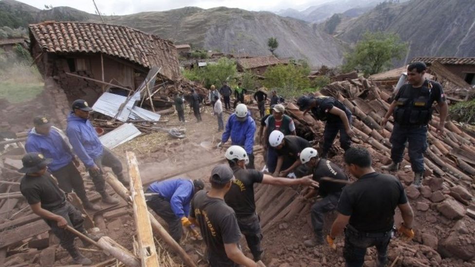 Peru quake kills at least nine in southern Arequipa - BBC News