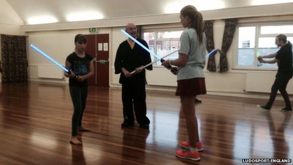 Star Wars Jedi lightsaber combat techniques taught - BBC News