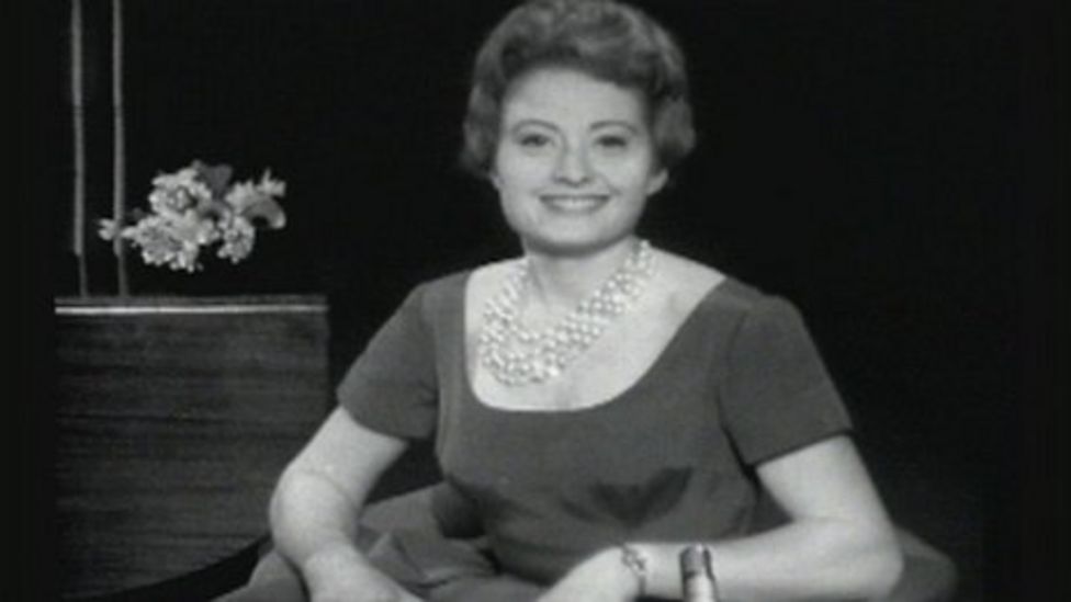 Sheila Tracy: Former radio and TV host dies - BBC News