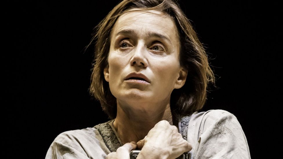 Kristin Scott Thomas: Film actresses face age 'disaster' - BBC News