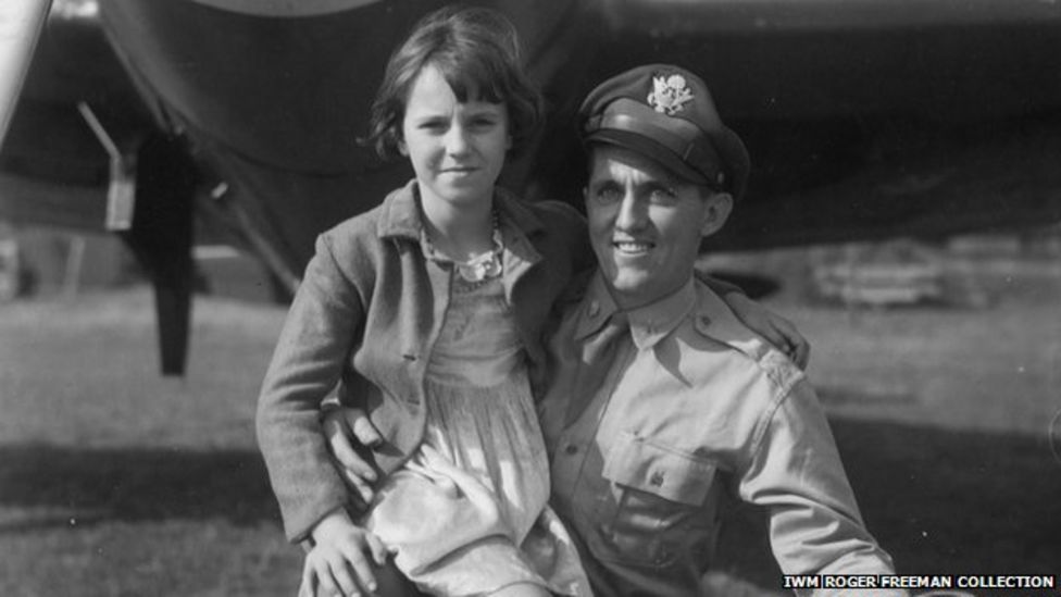 War museum's WW2 USAAF photo appeal identifies girls - BBC News