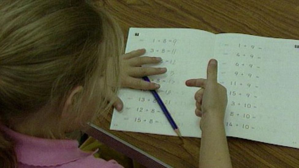 Schools 'must do more' to help disadvantaged pupils - BBC News