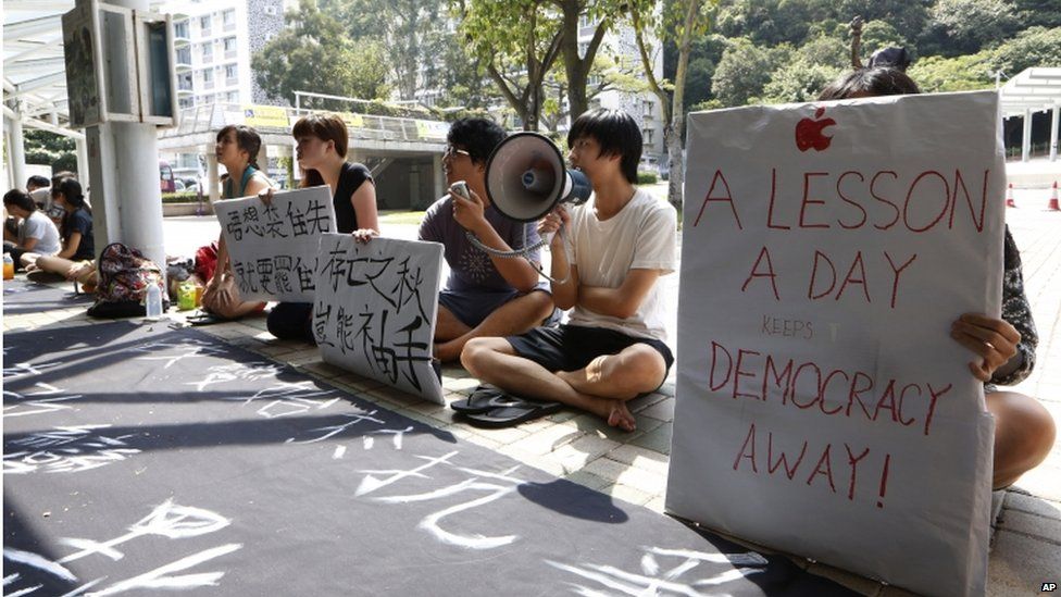 In pictures: Hong Kong protests dwindle in second week - BBC News