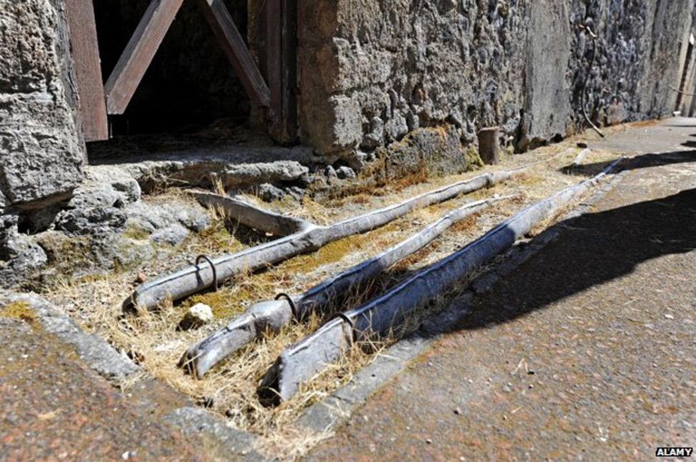 The fatal attraction of lead - BBC News