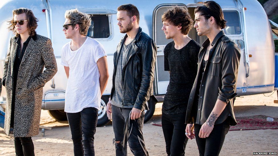Pictures: More behind the scene shots of 1D video shoot - BBC Newsround