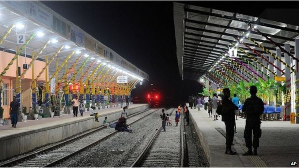 Sri Lanka's Colombo-Jaffna railway reopens - BBC News