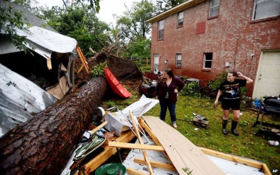Deadly storm rips through US states - BBC News