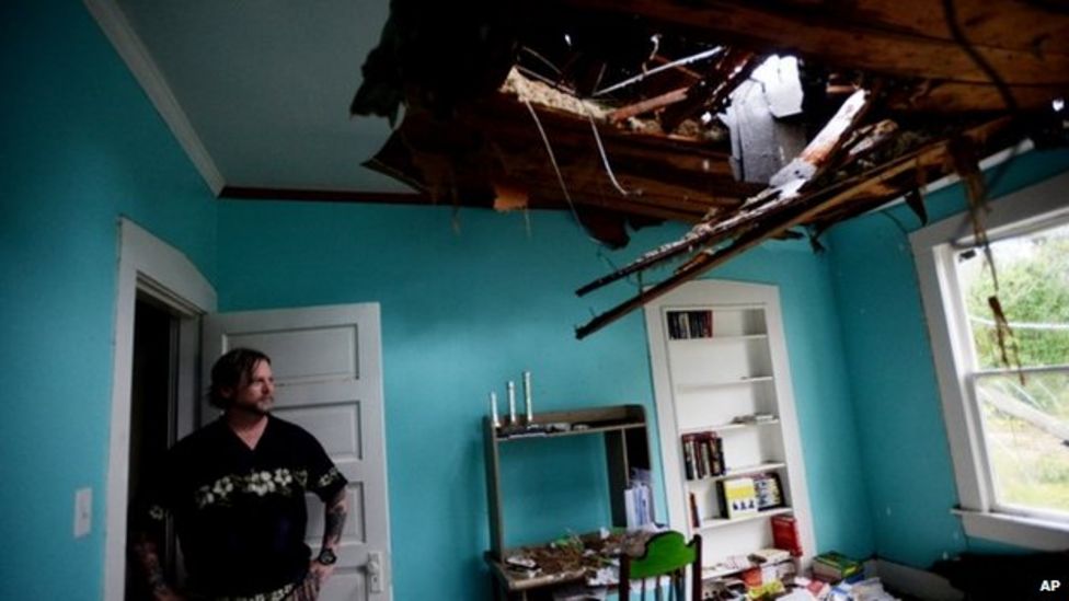 Deadly storm rips through US states - BBC News