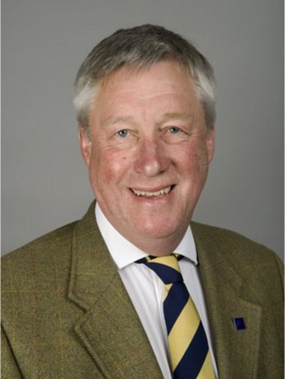 NHS Grampian chairman to quit amid staff concerns - BBC News