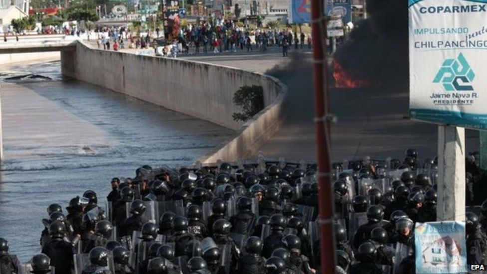 Mexican anti-riot police sent to Guerrero after clashes - BBC News