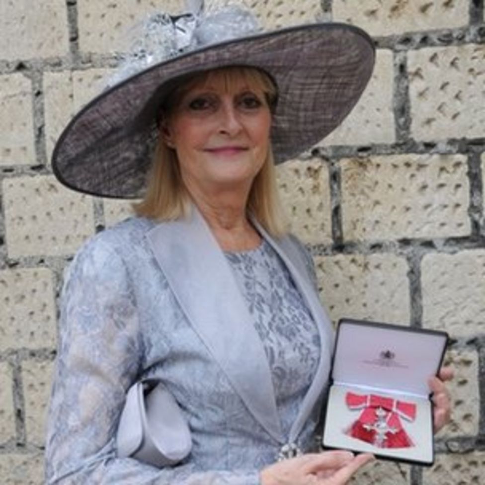 Nurse awarded MBE gives Prince William parenting advice - BBC News