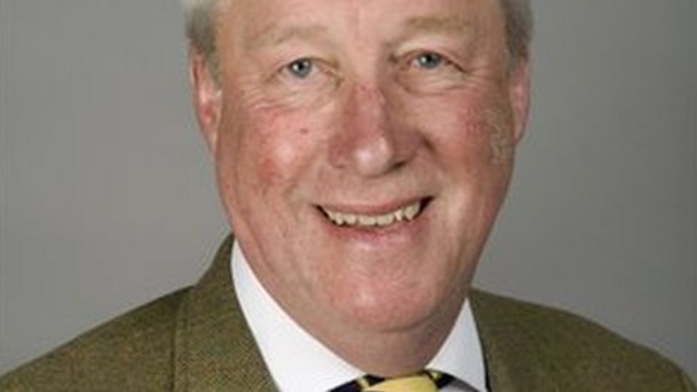 NHS Grampian chief executive Richard Carey retiring early - BBC News