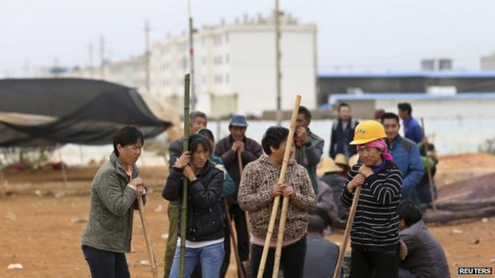 China village clash: Four workers burned to death - BBC News