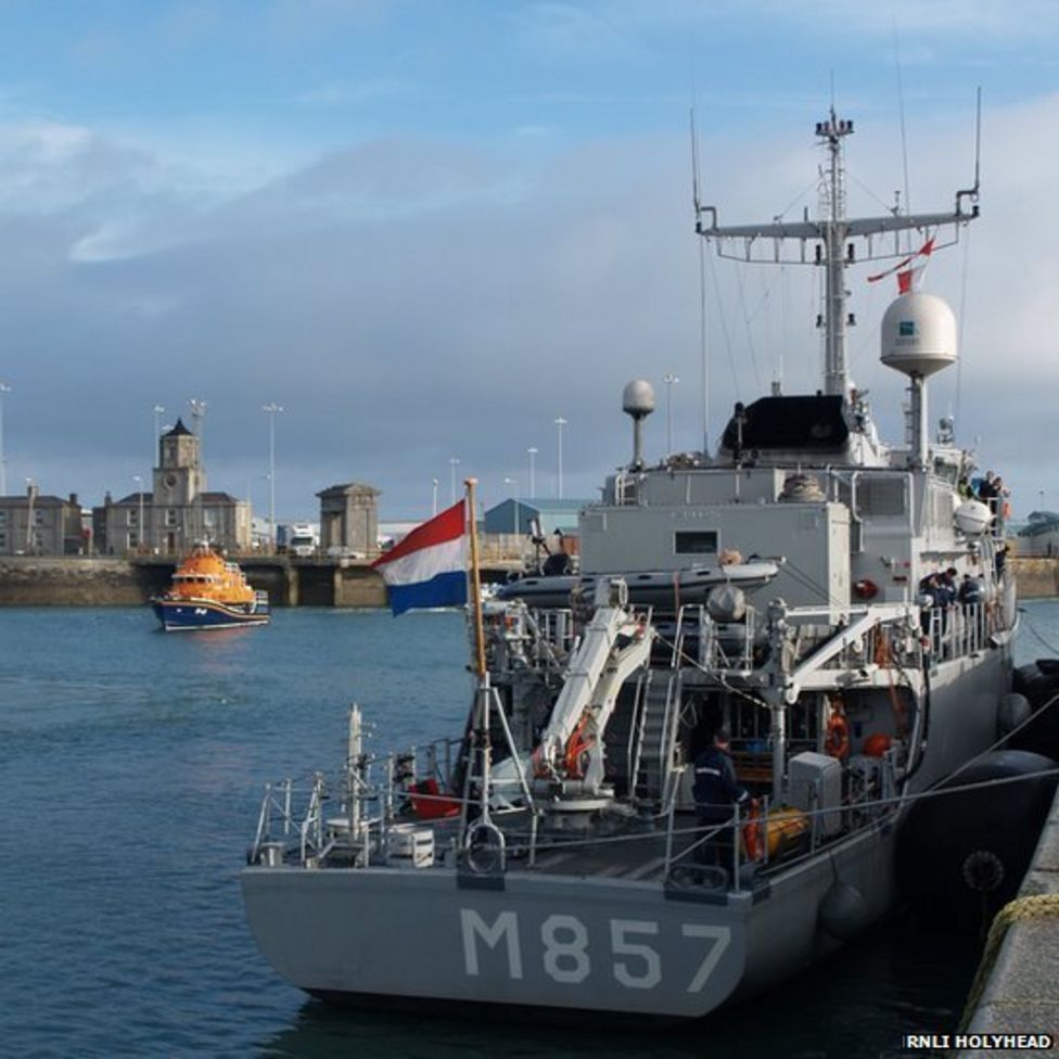 WW2: Dutch ship celebrates links with Anglesey - BBC News