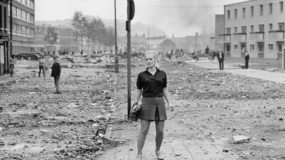 In pictures: Derry in 1969 - BBC News