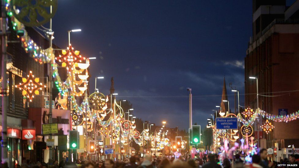 Leicester's Golden Mile lights up for Diwali celebrations - BBC News