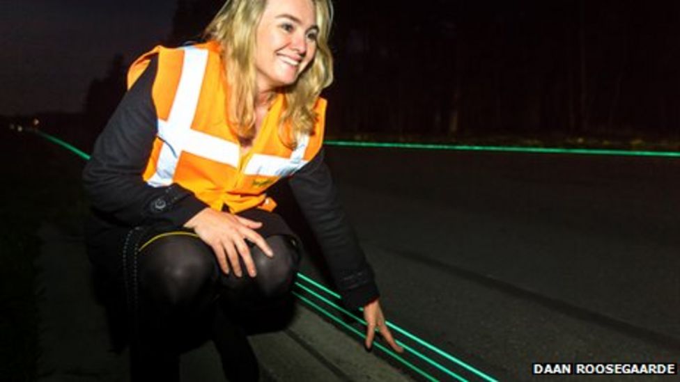 Glowing 'smart cycle lanes' are pitched to UK - BBC News