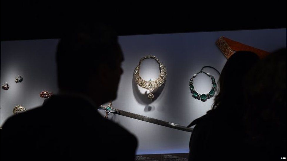 In pictures: Rare India jewels at New York museum - BBC News