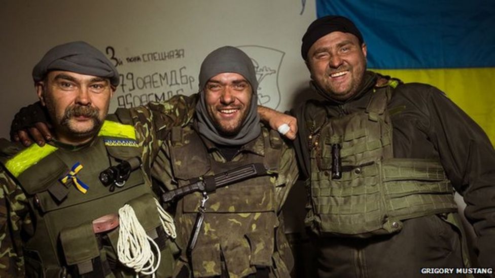 Ukraine conflict: The 'cyborg' defenders of Donetsk airport - BBC News