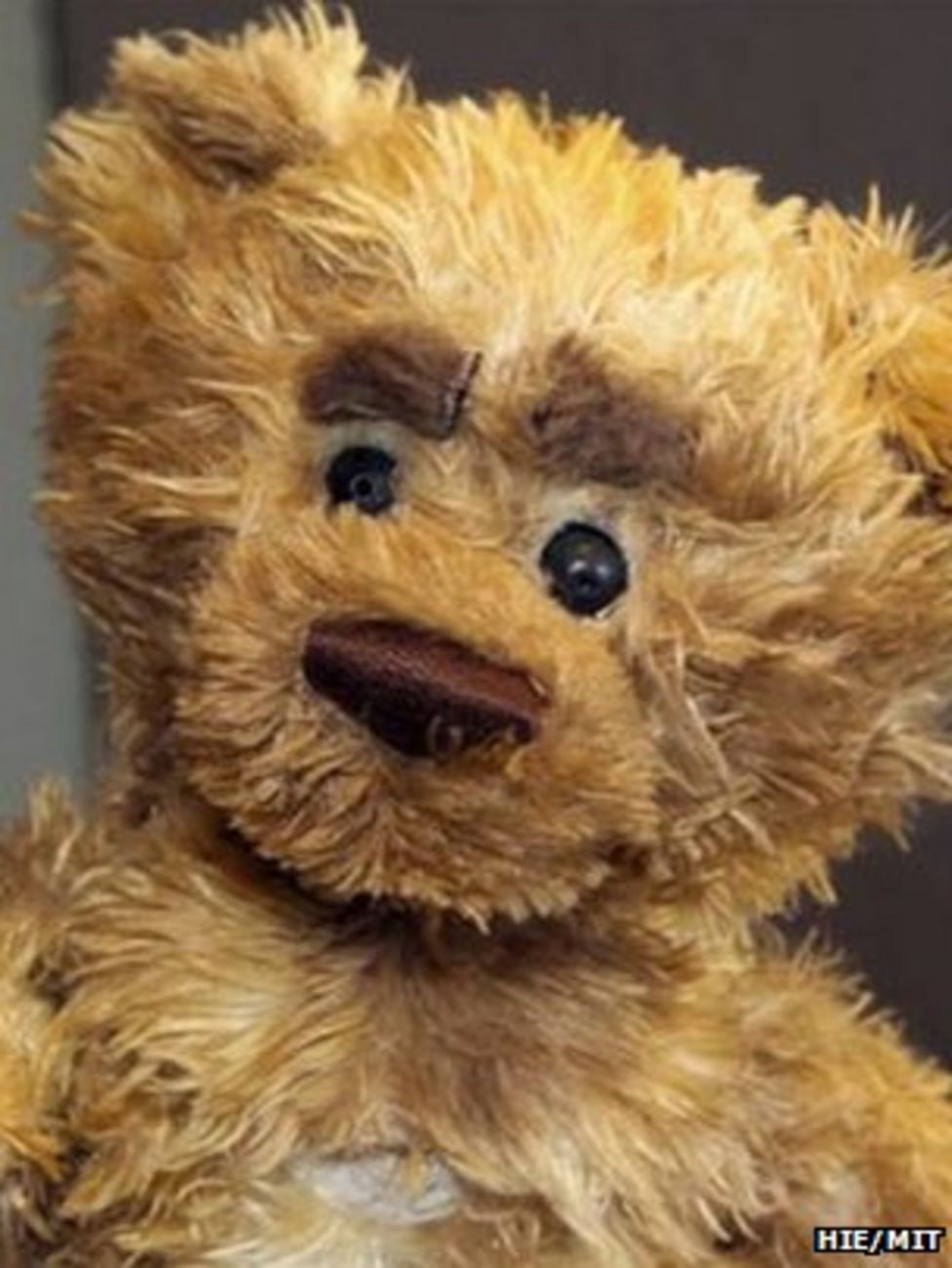 Teddy tech: Rise of MIT's robot care bear Huggable - BBC News