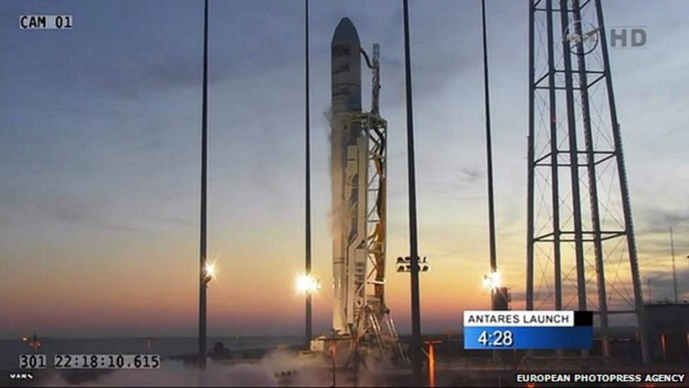 Unmanned US rocket Antares explodes during launch - BBC News