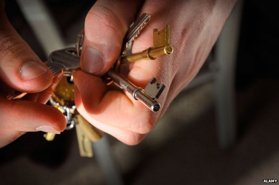 Is the traditional metal key becoming obsolete? - BBC News
