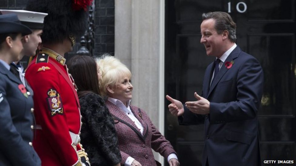 Prince Harry meets stars to support poppy appeal - BBC News