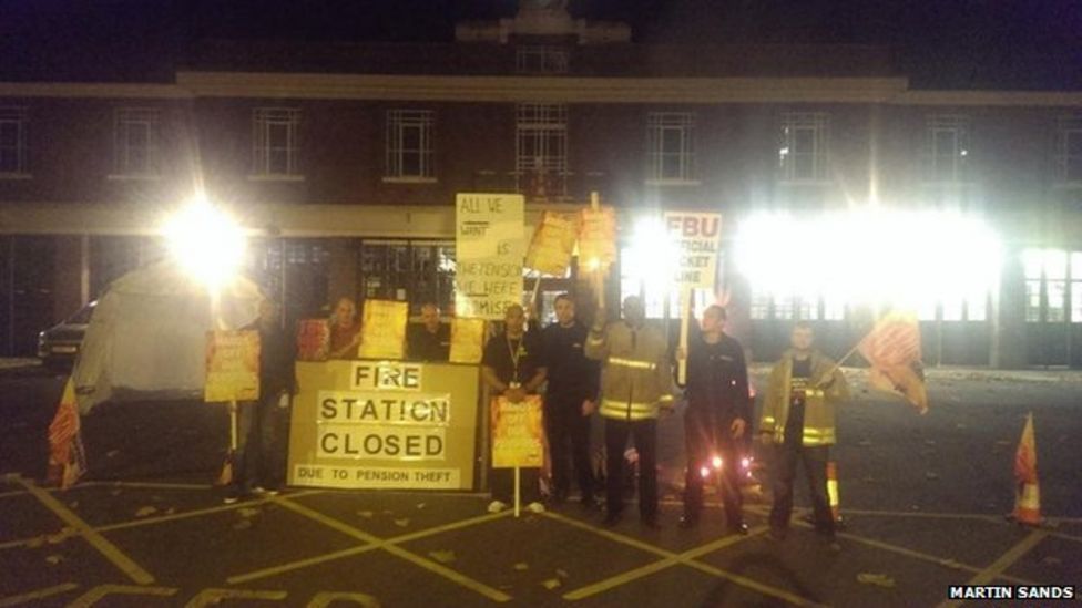 Firefighters in England walk out in four-day strike over pensions - BBC ...