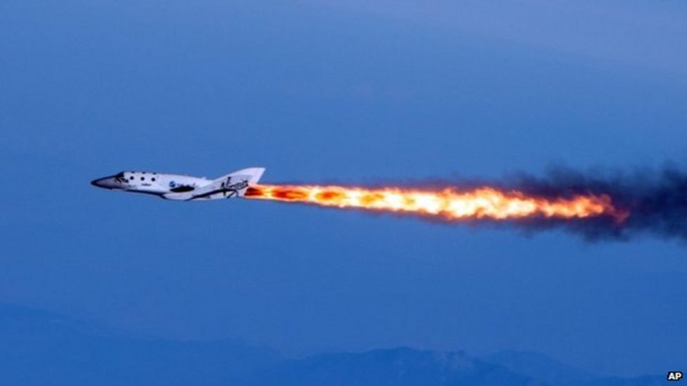 Virgin Galactic spacecraft crash kills pilot - BBC News