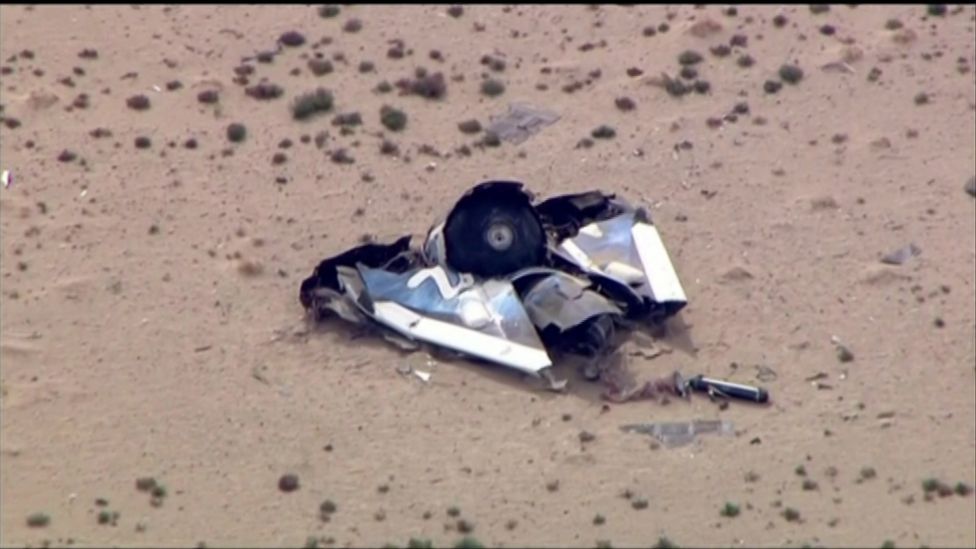 Virgin Galactic spacecraft crash kills pilot - BBC News