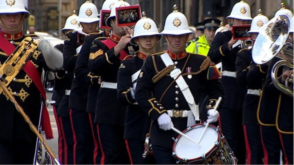 Royal Marines parade as they receive Freedom of Glasgow - BBC News