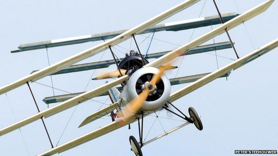 World War One: Mysterious deaths of the English flying aces - BBC News