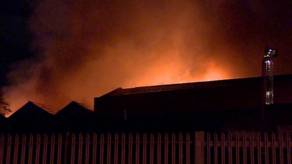 Warehouse damaged in fire in Blackburn - BBC News