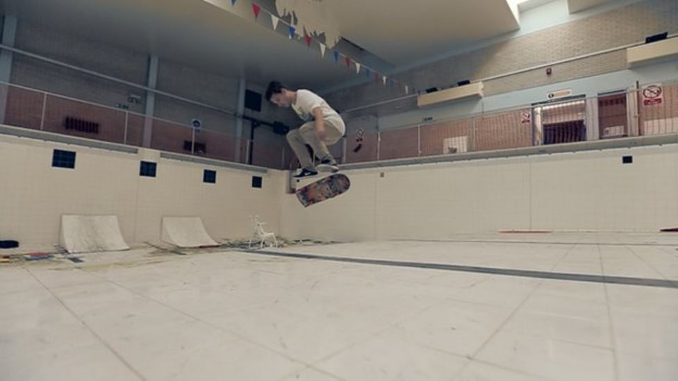 Bishopsworth pool to be transformed into indoor skatepark - BBC News