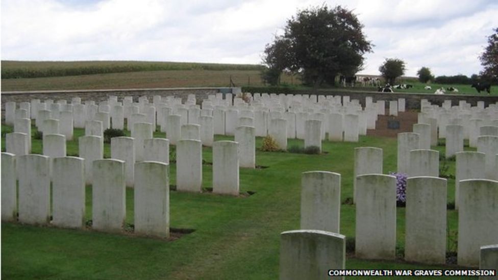 Digital mosaic of fallen World War One private - BBC News