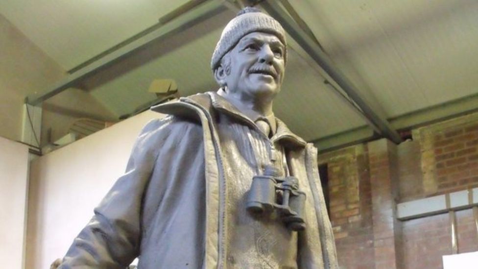 Tom Weir statue plan for Loch Lomond banks on track - BBC News