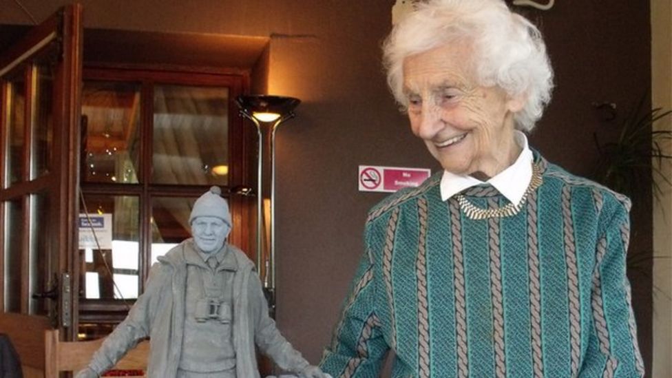 Tom Weir statue plan for Loch Lomond banks on track - BBC News