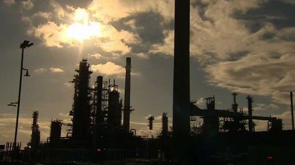 Murco oil workers in Pembrokeshire could use European aid - BBC News