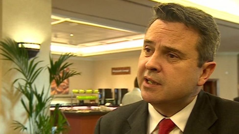 Training for teachers in Wales is 'chaotic', says Huw Lewis - BBC News