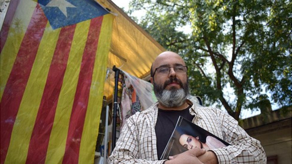 Catalan independence rally: Thousands gather in Barcelona - BBC News