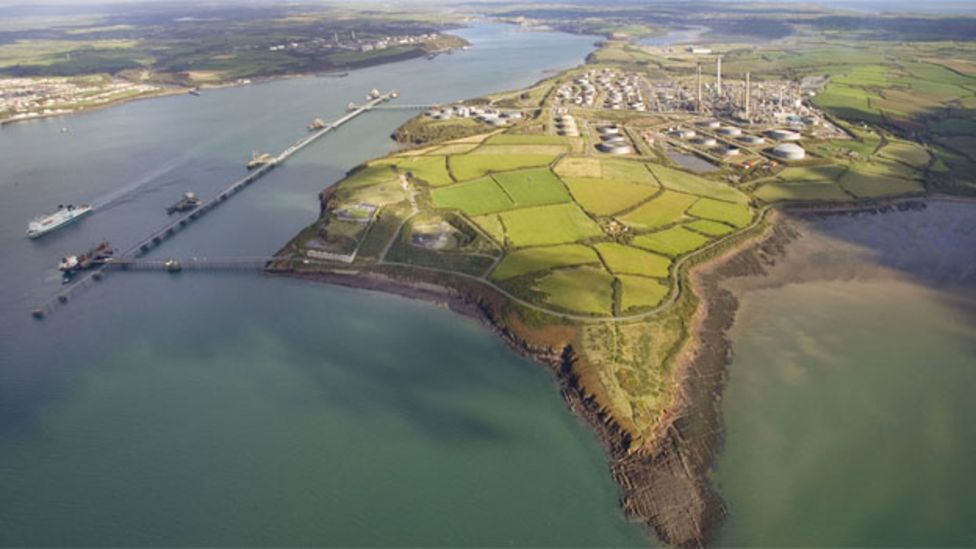 Duke and Duchess of Cambridge visit Pembroke oil refinery - BBC News
