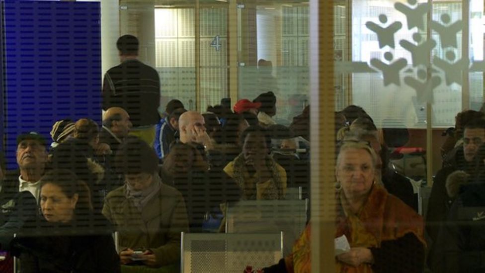 French welfare changes spark debate over 'universality' - BBC News