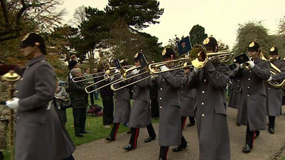 World War One: Bravery of South Wales Borderers remembered - BBC News