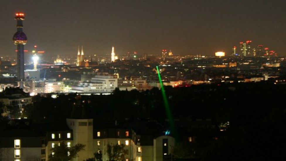 'Twisted light' beamed across Vienna - BBC News