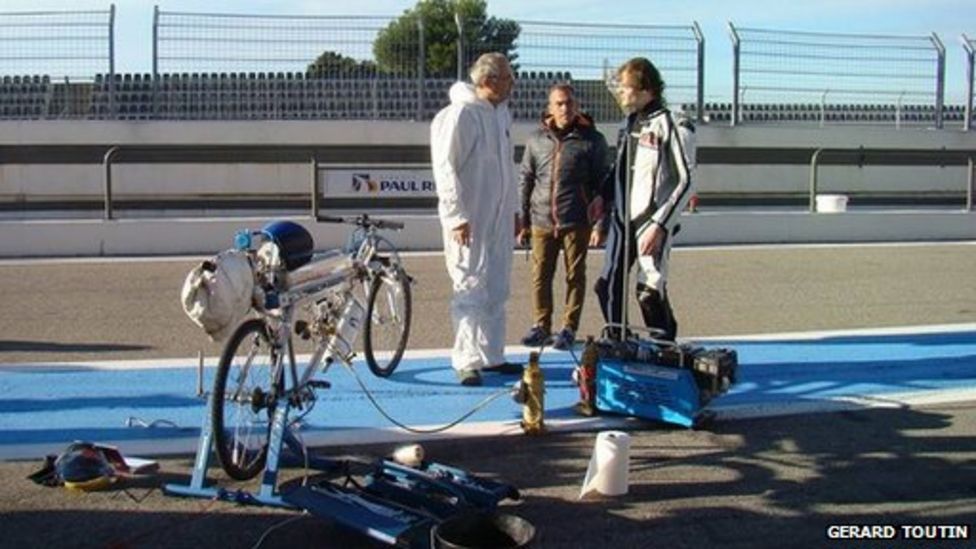 Rocket bicycle sets 207mph speed record - BBC News