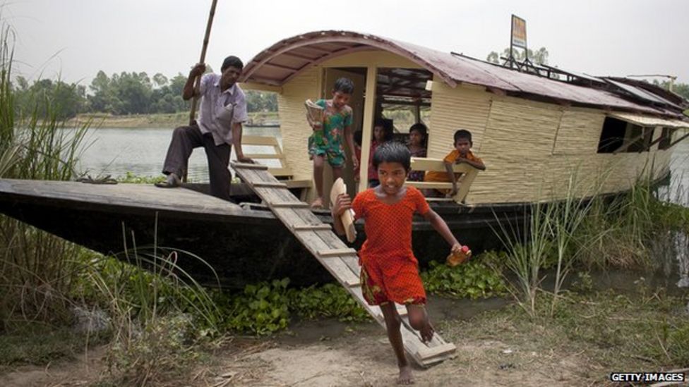 Philippines: Floating schools teach indigenous children - BBC News