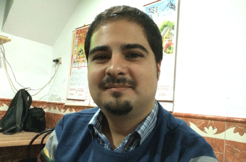 Catalonia vote: Twitter debate from a bar - BBC News