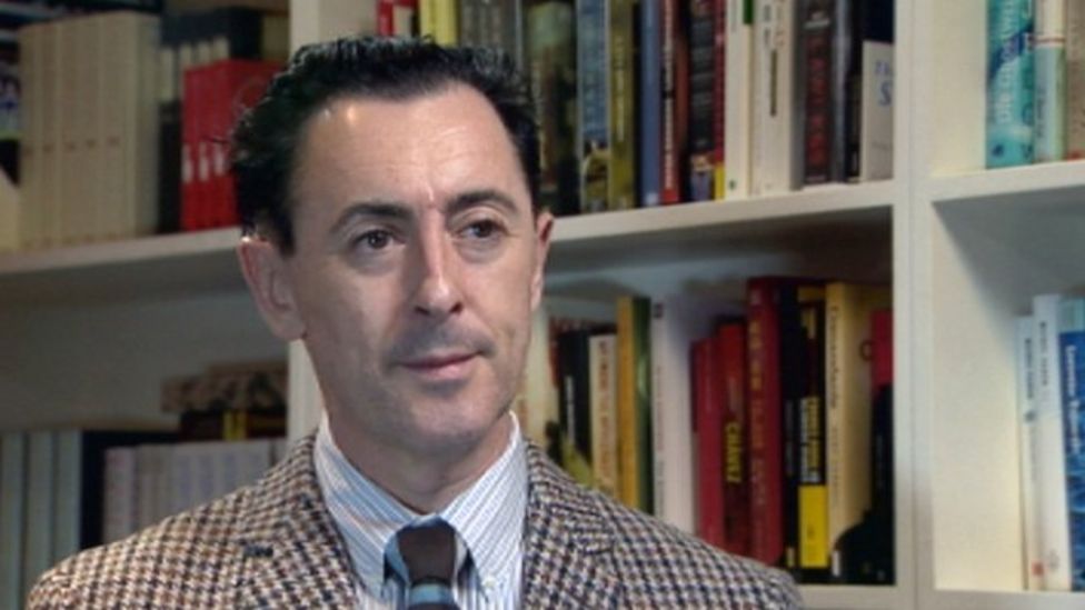 Alan Cumming: Actor and US Traitors host hands back OBE over 'toxicity ...